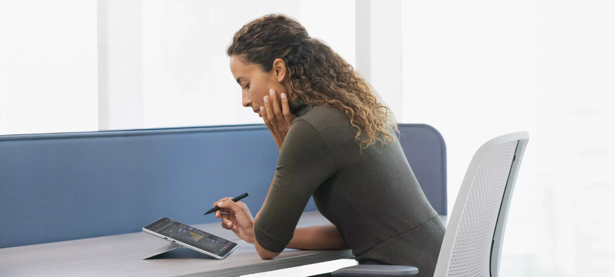Microsoft Surface Pro Intel 11th Gen UAE | Business 2-in-1 Laptop ...